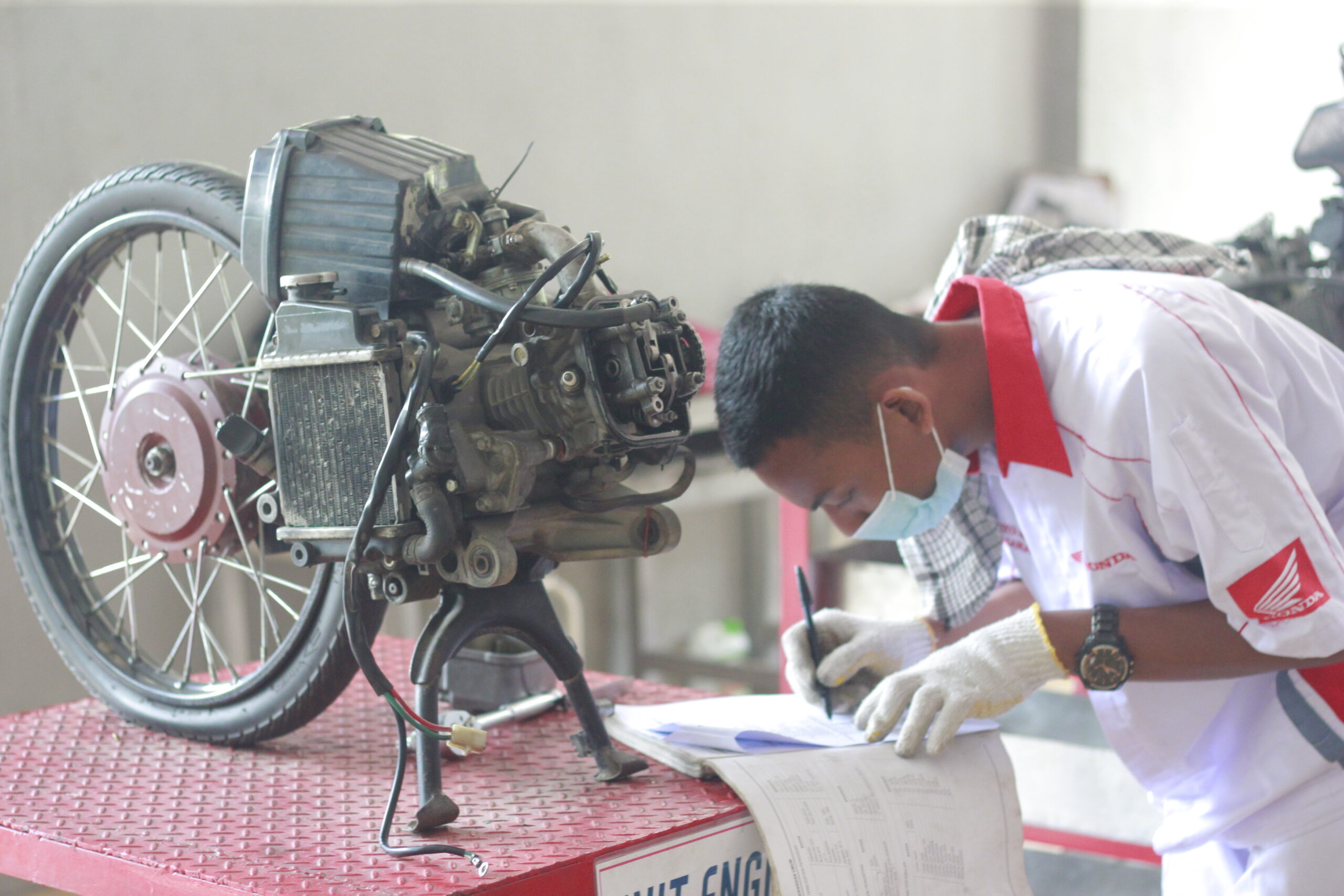 teknik dan bisnis sepeda motor - SMK SWASTA SATRYA BUDI 1 PERDAGANGAN